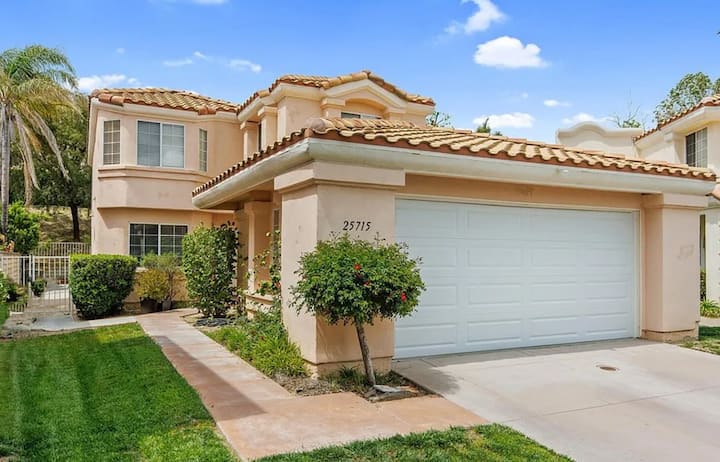 Residential Retreat Near Magic Mtn - Santa Clarita, CA