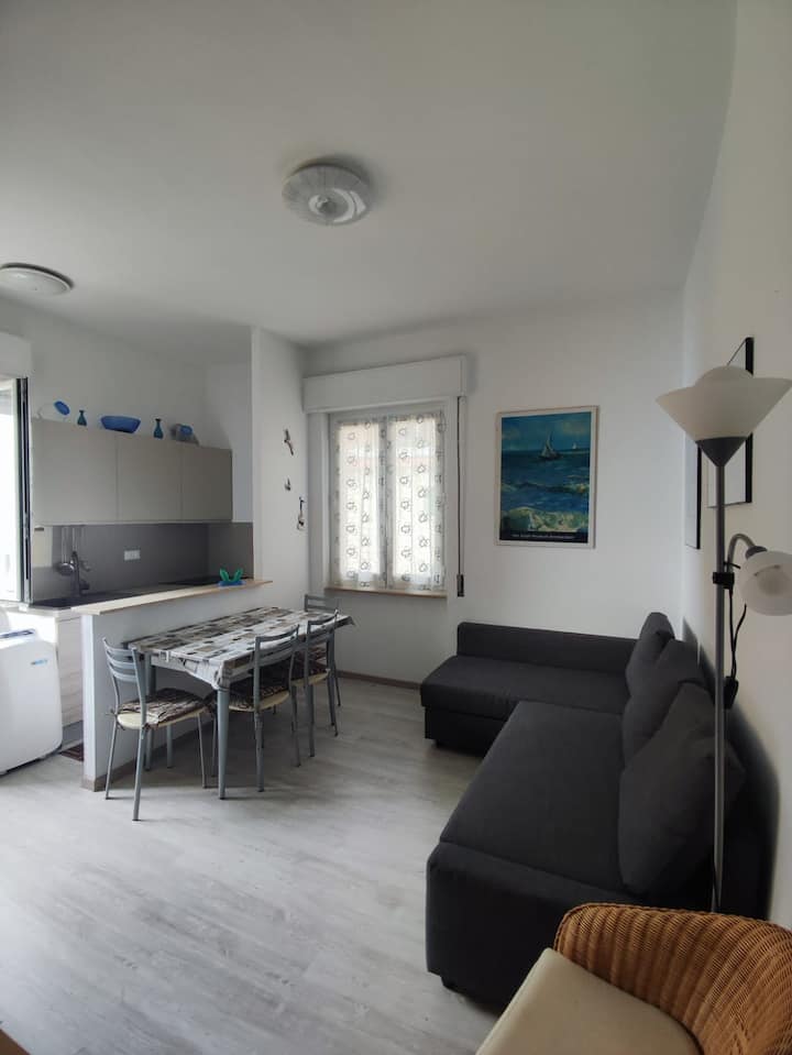 Piccolo Zaffiro Per Le Tue Vacanze Al Mare - Cogoleto