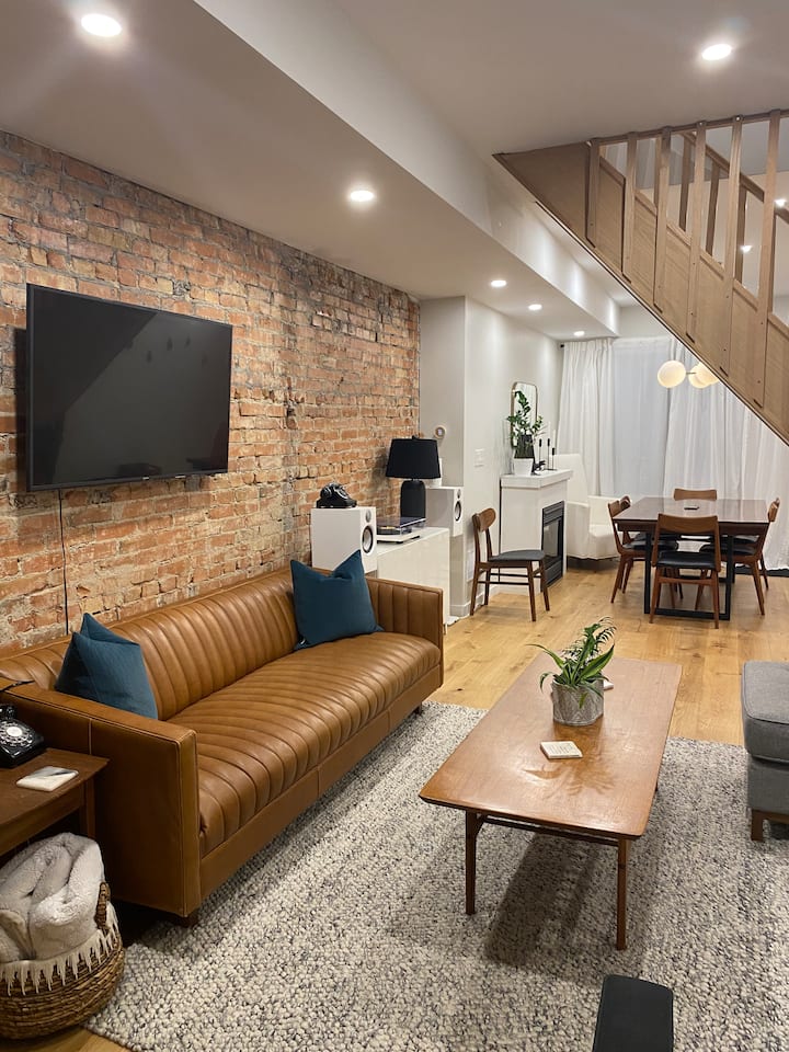 Incredible Modern 2 Bedroom Home - Toronto