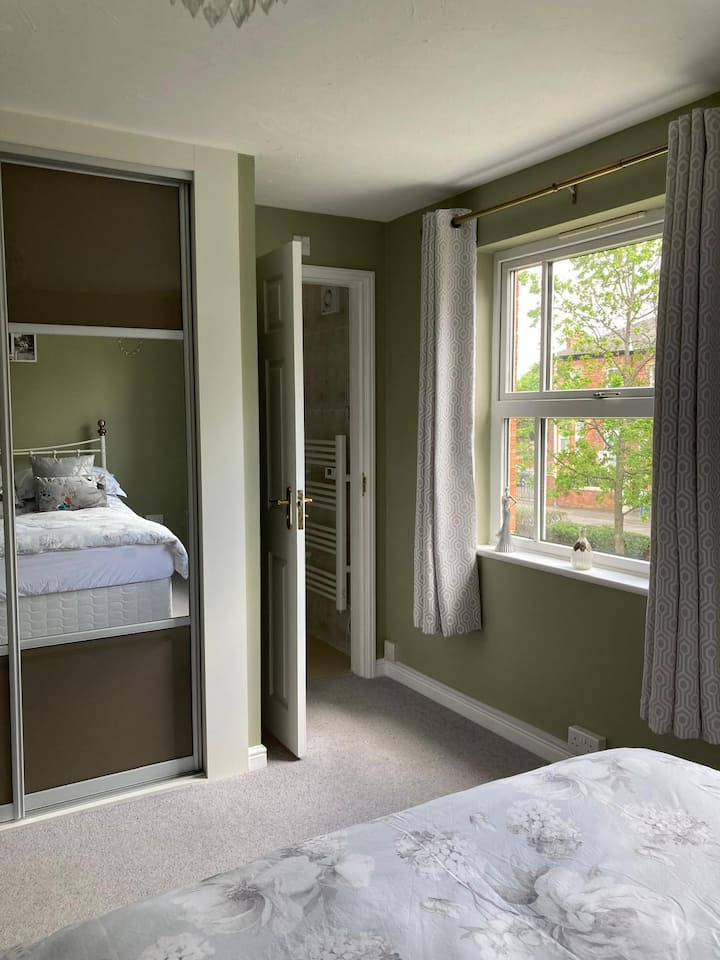 2 Bedroom Apartment In Birkdale - Southport