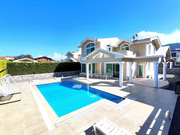 Вилла 3 спальни с бассейном рядом с Meri̇t Di̇amond - Girne