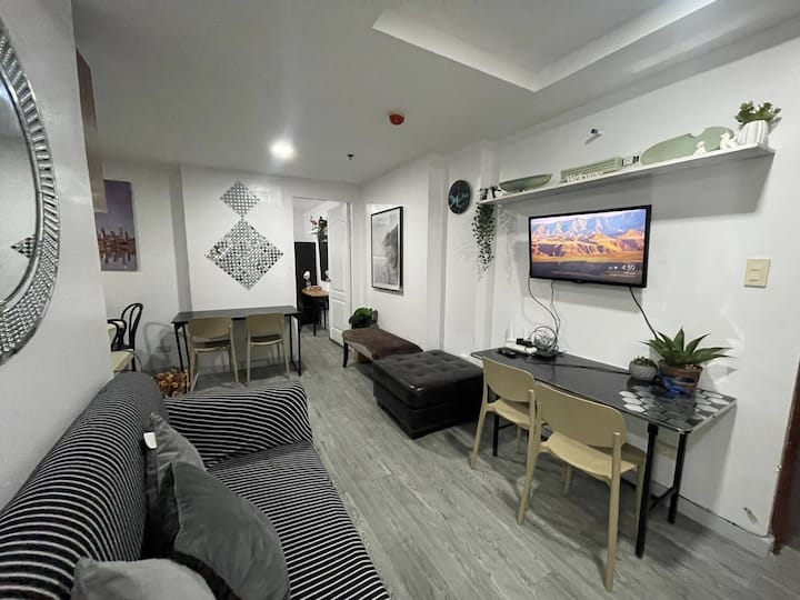 2br Unit In Adb Avenue Tower - Pasig