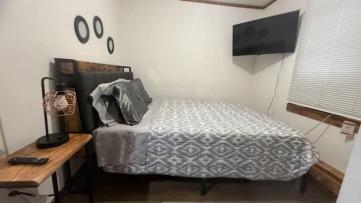 Sweet And Modern Home/ Downtown - Cleveland, OH