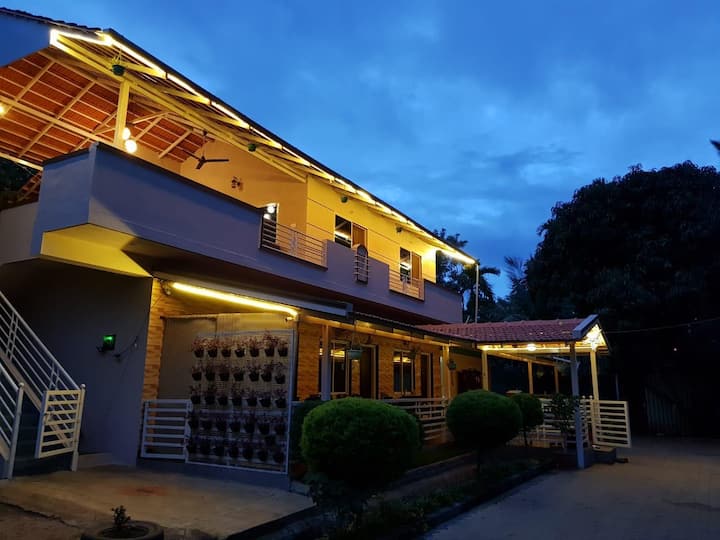 Classic Room- Sirivasa Homestays - Kadur