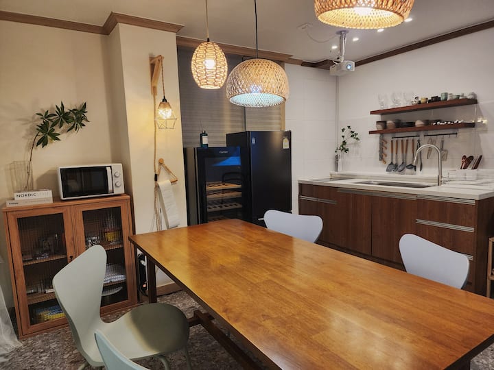 #대전레트로감성.빔프로젝트.야구장.대전역.문창시장 - Daejeon