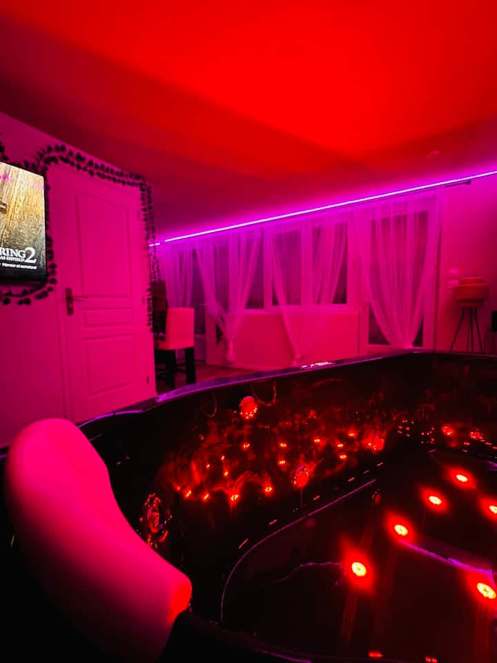 La Jungle Rouge : Jacuzzi & Terrasse En Plein Lens - Lens, France