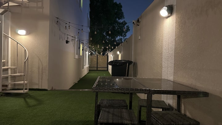 Immaculate Home Al Quoz 1 | For 4 - Dubai