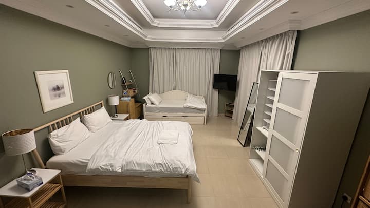 Immaculate Home Al Quoz 1 | For 4 - Dubai
