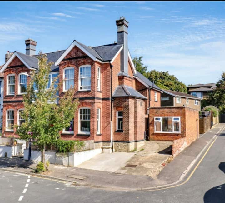 Toad Hall - Central Maidstone Free Parking - Maidstone