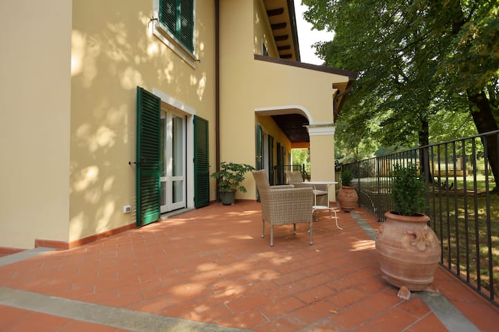 Porzione Di Villa Ad Arezzo Con Giardino Privato - Arezzo