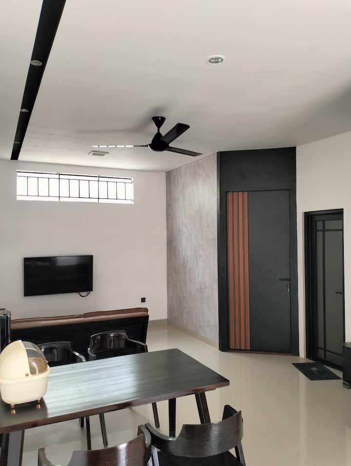 Homy Guesthouse 2 - Dekat Pintu Tol Ciperna - Cirebon