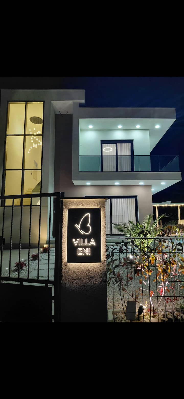 "Elegante Villa Eni Con Piscina" - Albania