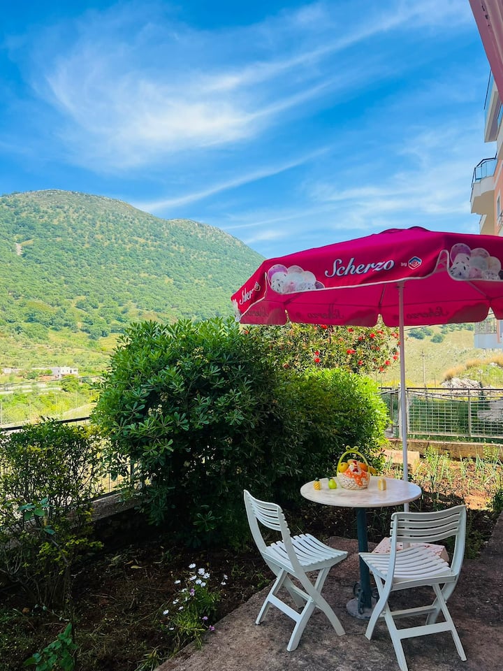 Villa Apartment/ Private Veranda & Free Parking - Himarë