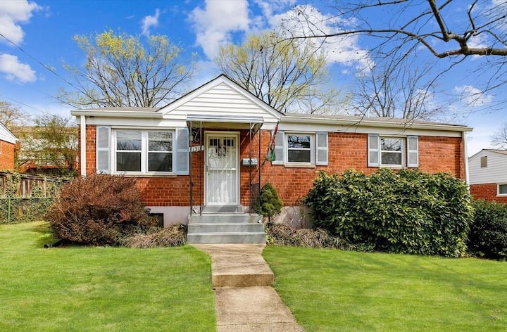 Entire Home Just Outside Dc - Bethesda, MD