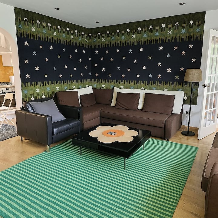 Beautiful House For A Group Of 8 - Bury