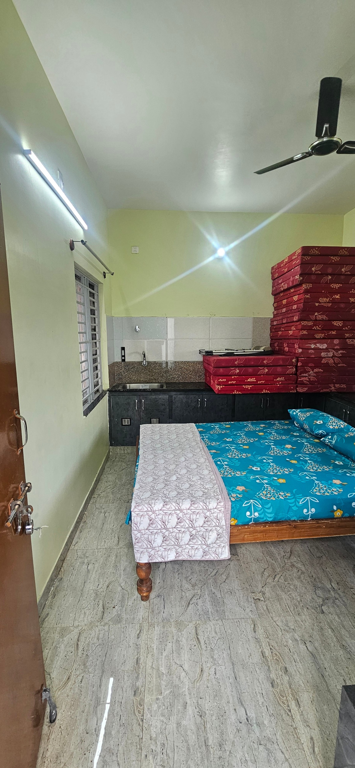 Camera singola SENZA ARIA CONDIZIONATA - case in affitto a Pudipatla ...