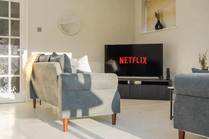 62% Off Long Stays | Free Parking | Pool Table - Bromley