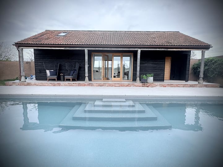 Somerset Poolside Guest Retreat - 湯頓