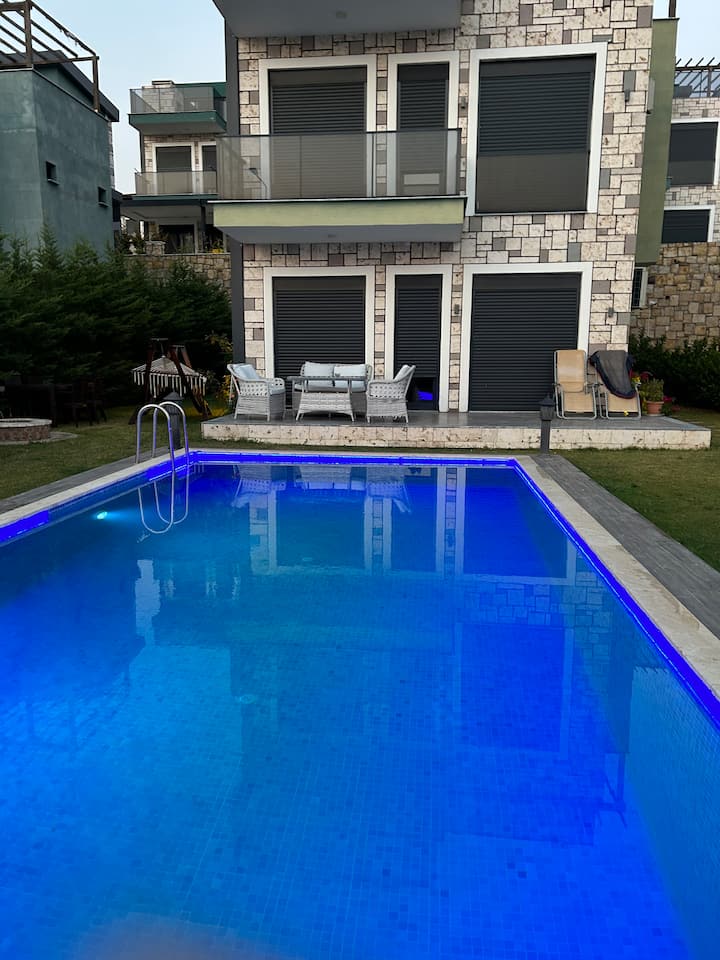 Pavuryavilla Reva Konakları Müstakil Havuzlu - Aliağa