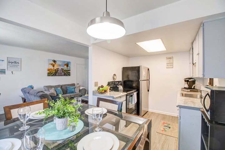 Oceanfront 2br • Walk To Atlantic Park - Virginia Beach, VA