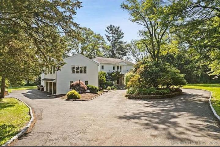 Two Story Villa W/ In Suite Spa - Norwalk, CT