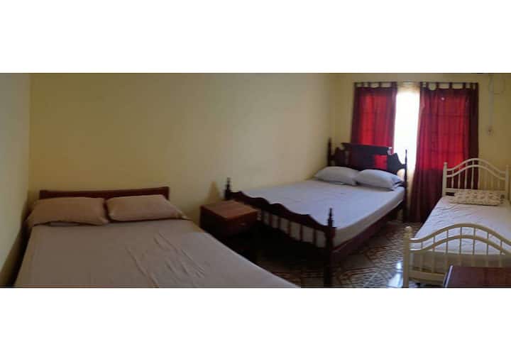 Maison de plage en bord de mer à La Lune - Maisons à louer à Moruga ...