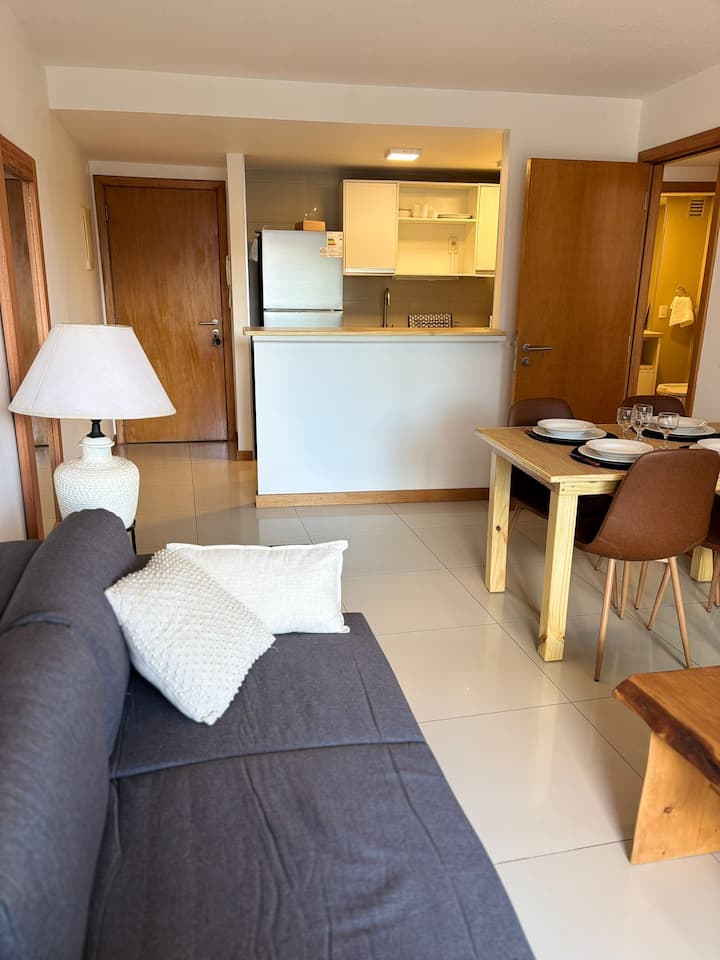 Charming Apartment With Balcony And Workspace - Montevideo