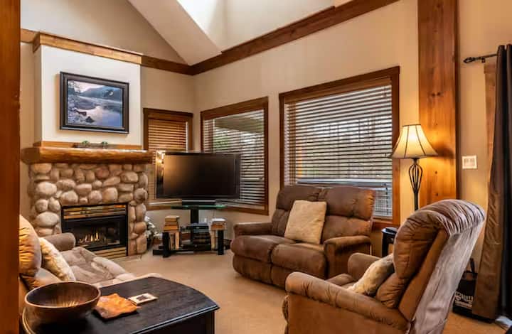 2 Bedroom With Loft At Kimberley Ridge - Kimberley, BC, Canada