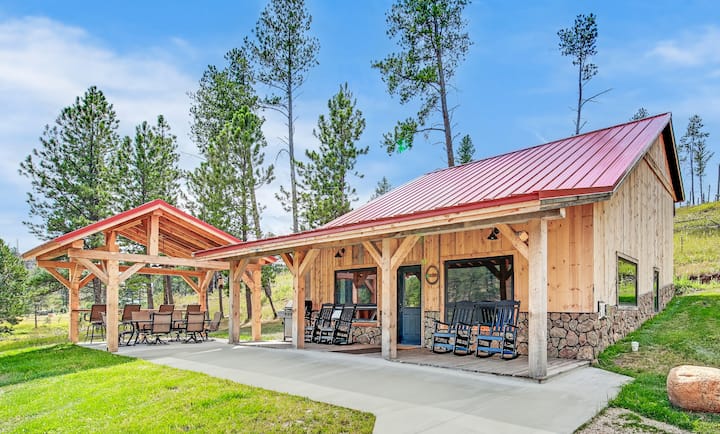 The Bunkhouse At 7 Bulls Is Your Perfect Base Camp - Wind Cave National Park