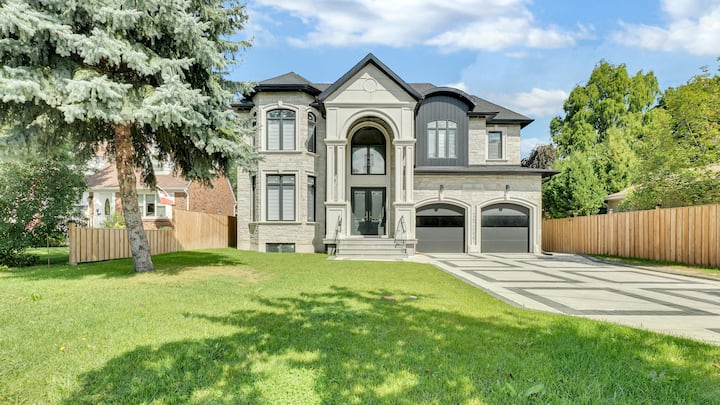 Luxurious House In Toronto - Toronto