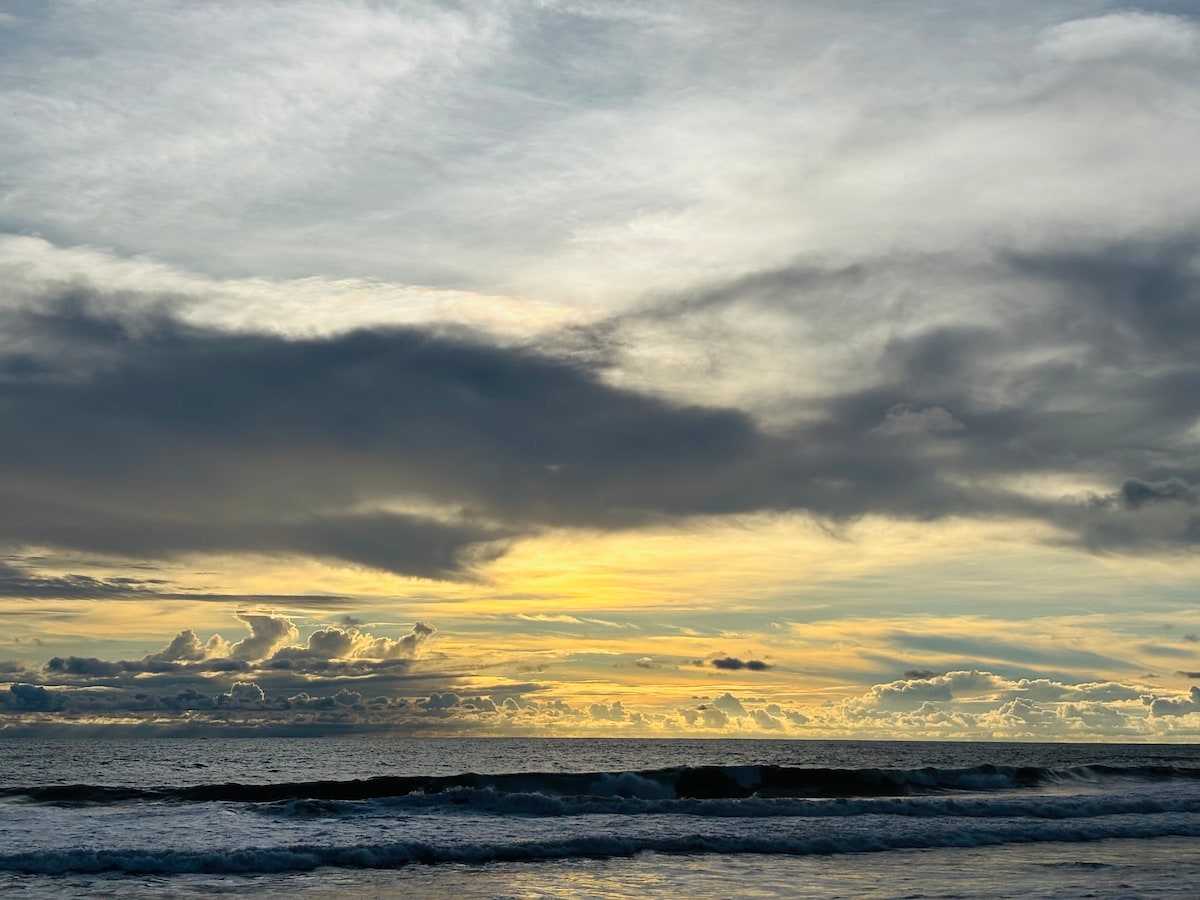 Revival Beach – Alojamiento acogedor frente a la playa en Hikkaduwa ...