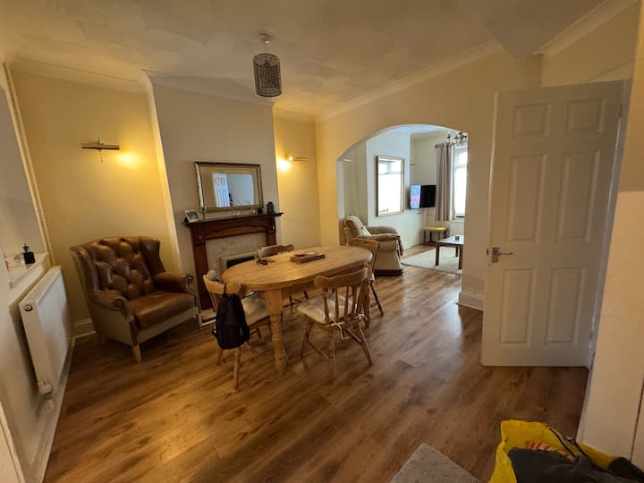 Spacious 3 Bedroom Home In Heart Of Port Talbot - Port Talbot