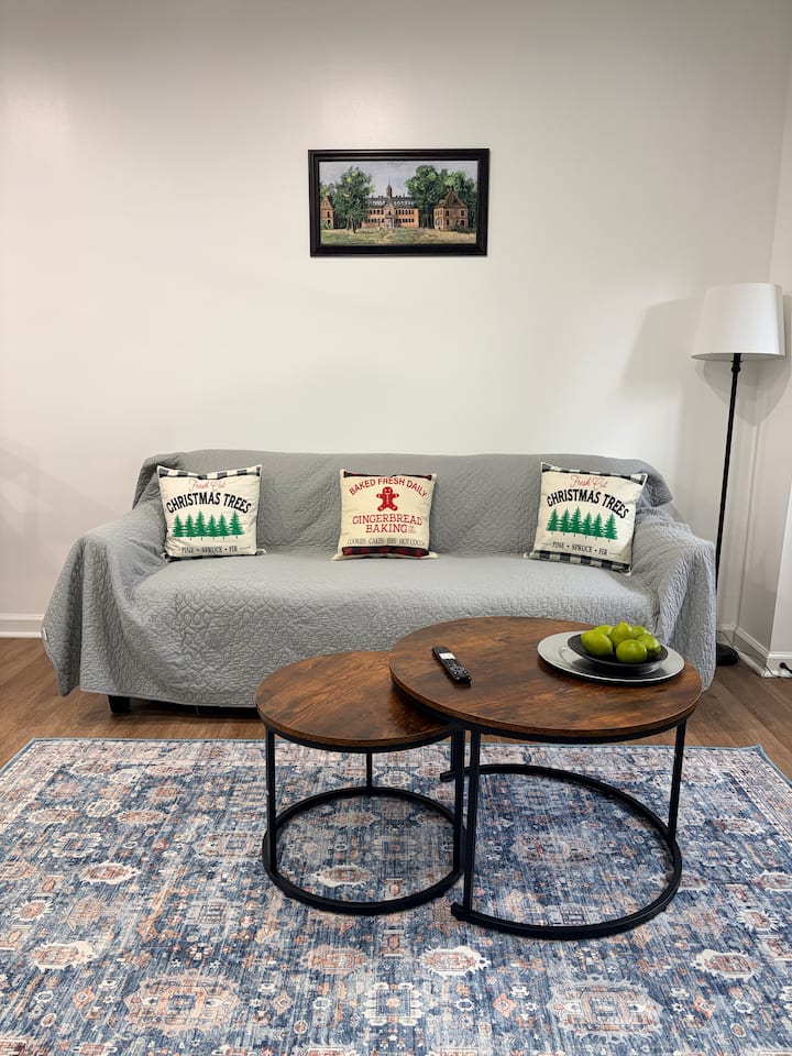 Bright & Cozy 2br Stay – Near All The Action! - Williamsburg, VA