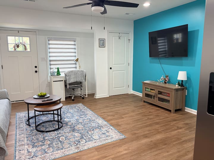 Bright & Cozy 2br Stay – Near All The Action! - Williamsburg, VA