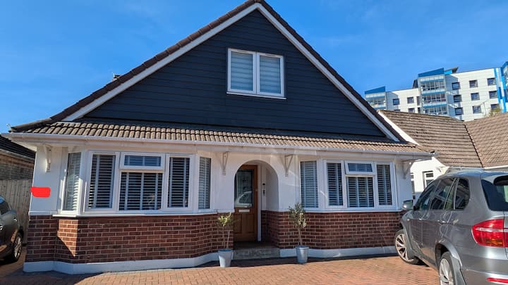 Peaceful Sunny House With Garden & Parking - Poole