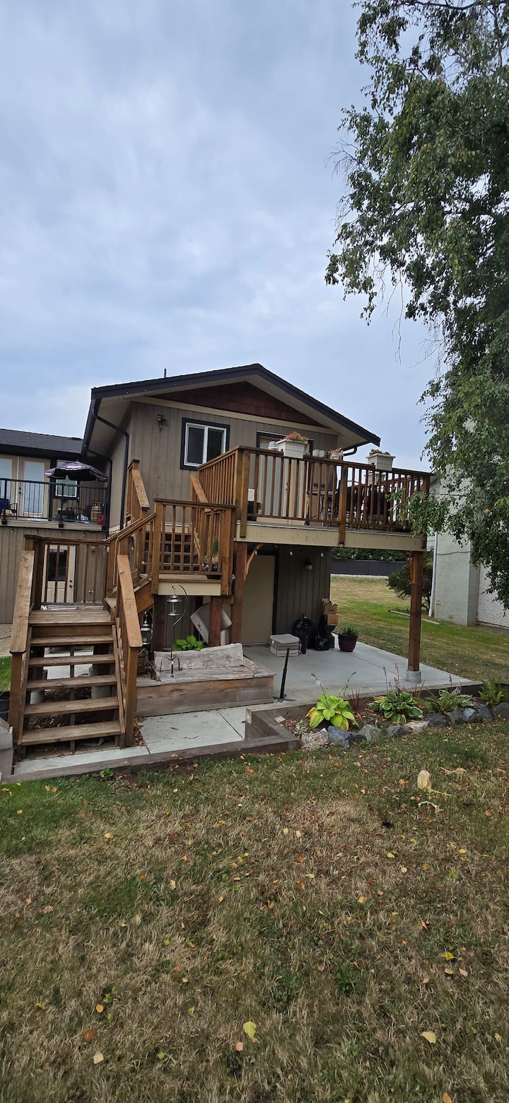 Ocean Peeks On Lochside - North Saanich