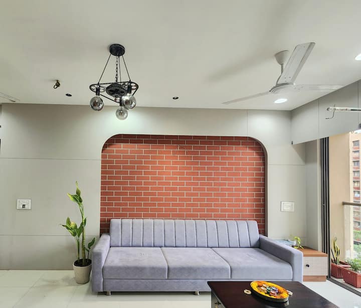 Cafe-inspired Homestay - Ahmedabad