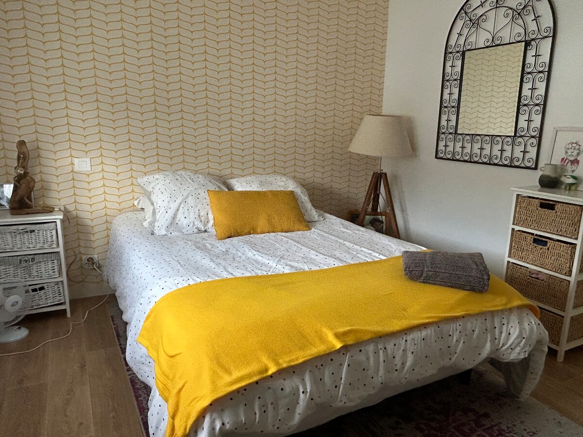 Nice quiet room. - Airbnb
