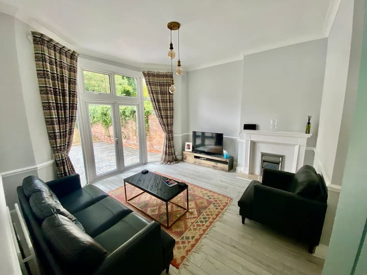 2 Bedroom Apartment - New Street Station - Birmingham