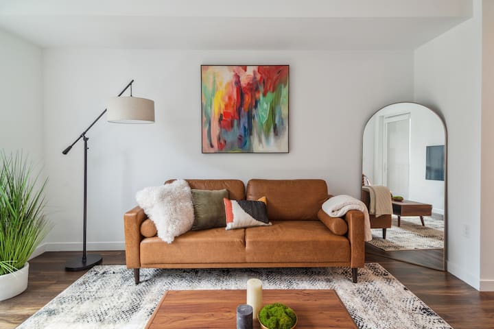 Hollywood | Walk Of Fame | Stylish | Parking +Pool - Beverly Hills, CA