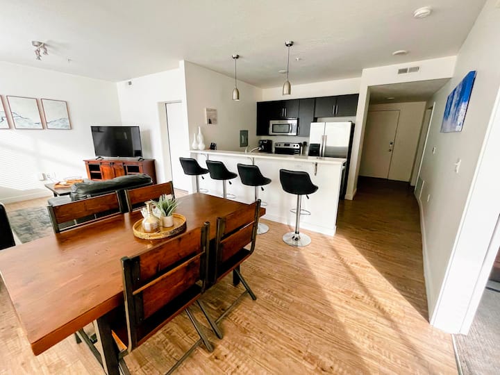 Luxury 2x2 Apt! Stay Near Slopes & Downtown Slc! - Salt Lake City, UT