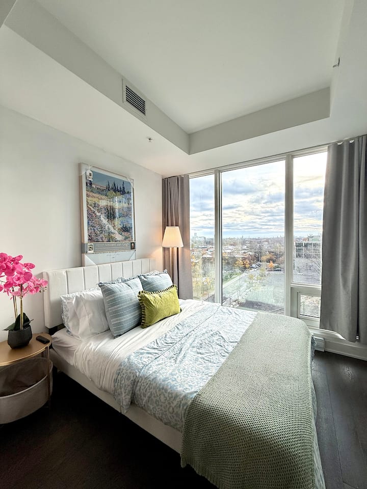 Skyline Montréal – Loft Vibrant Avec Piscine - Montreal