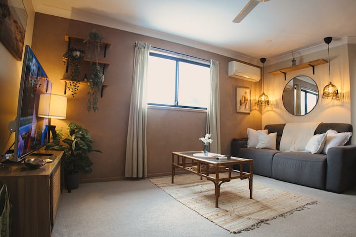 Peaceful Cottage Conveniently Located - Gold Coast