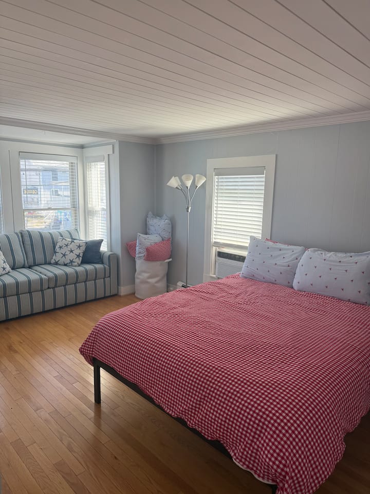 Bright And Sunny, Steps From The Beach! - Old Orchard Beach, ME
