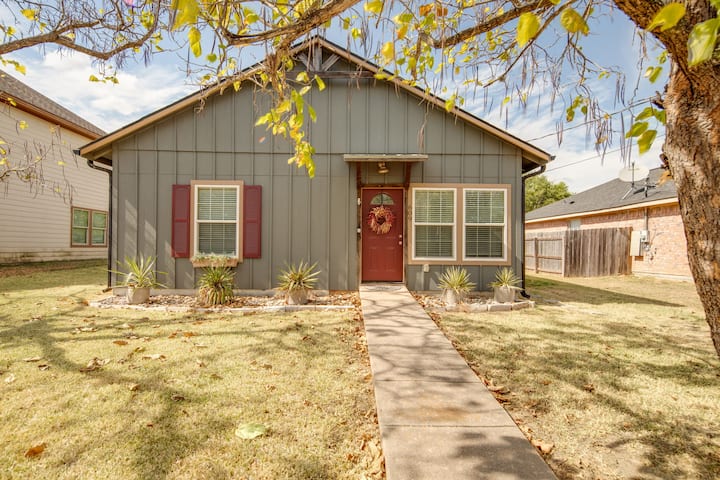 Cozy 2br Bungalow | 1.5 Miles To Texas A&m - College Station, TX