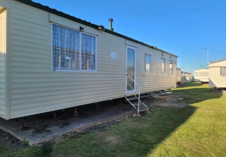 Seaside Getaway With Entertainment Passes. - Brightlingsea