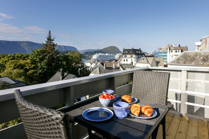 Fjord Vista - Top Floor Apartment In ÅLesund - Ålesund