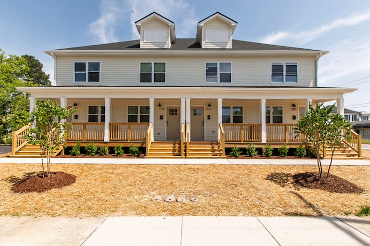 Bright & Cozy Townhome With Workspace - Rocky Mount, NC