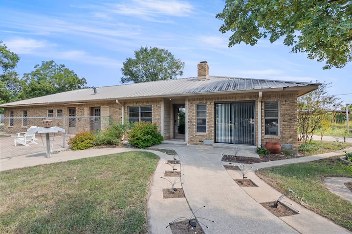 Aggieland Country Escape With Pool - College Station, TX