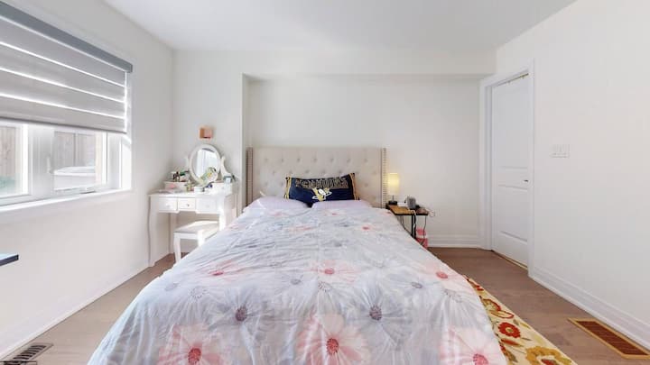 Toronto Airport Walkout Basement - Mississauga